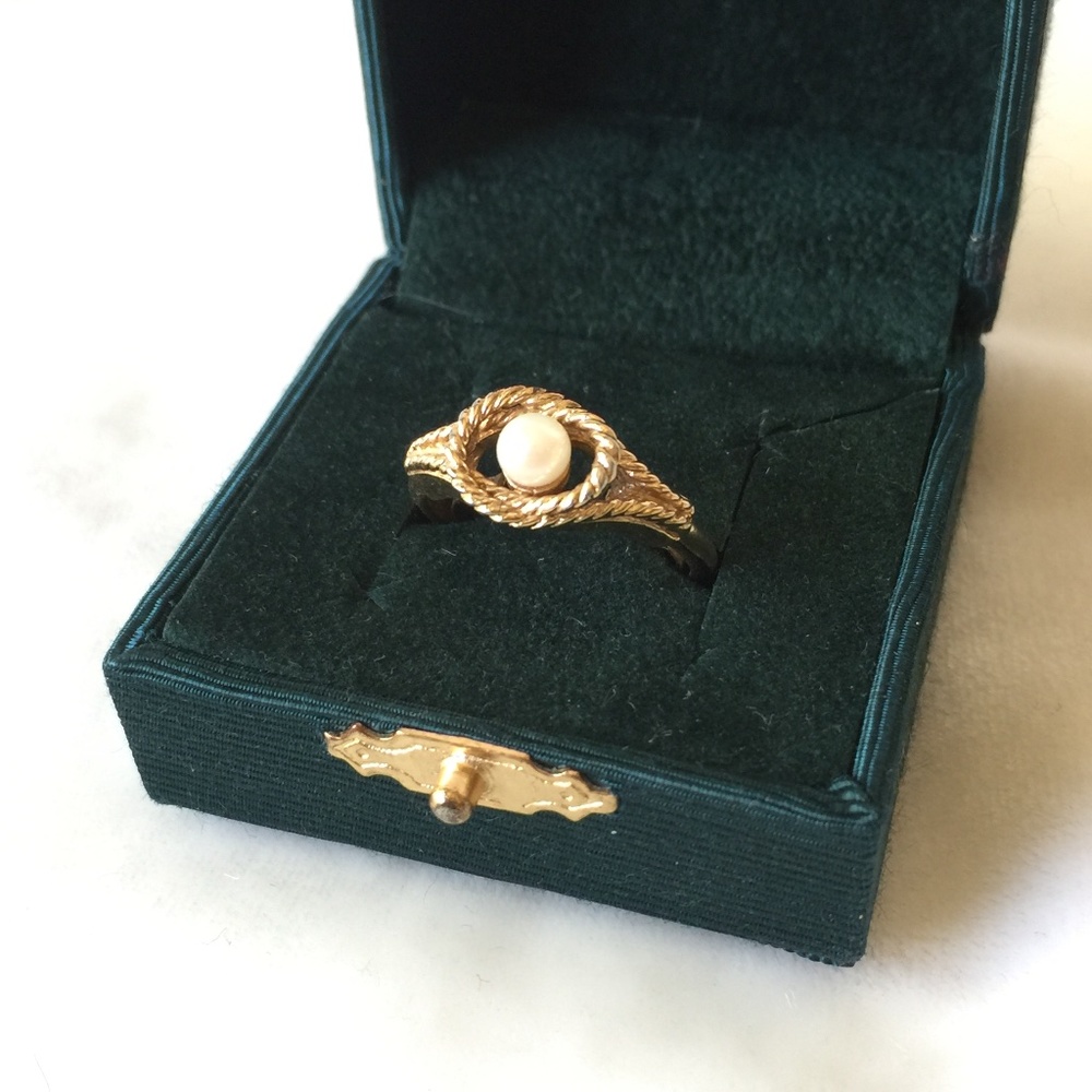 Avon Rope Pearl Ring - Gem